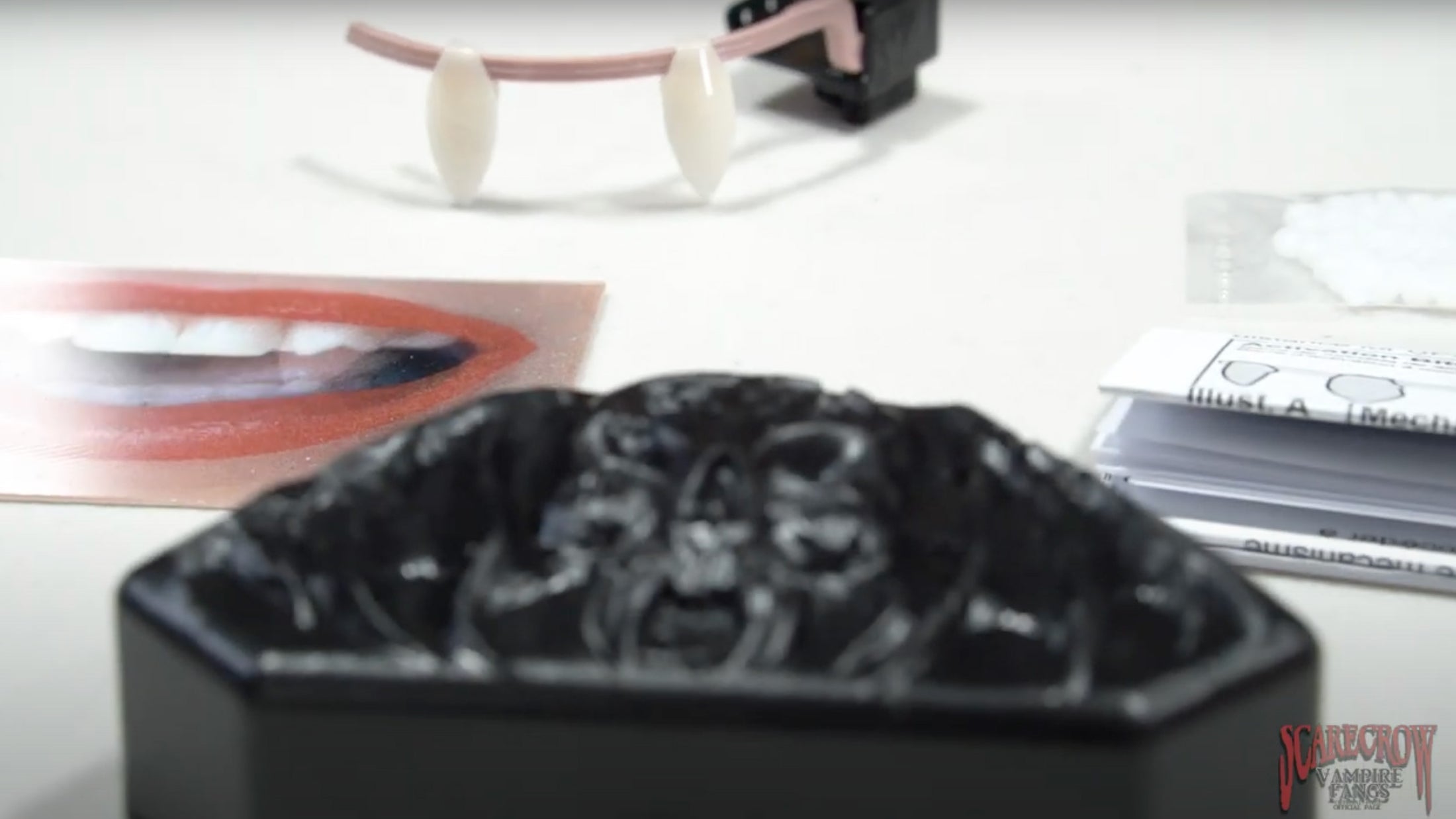 Retractable Vampire Fangs – Default Up – Vampfangs